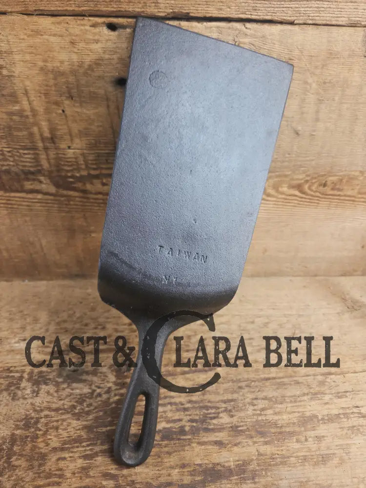 Custom made one of a kind Cast Iron Spatula. Maker unknown, but a wond ...